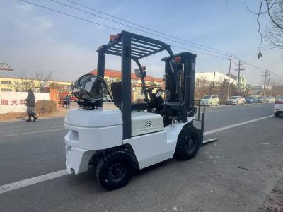 China 1.5T-4T LPG Gasoline Powered Forklift CPCD35 White And Black for sale
