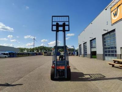 China China Manufacturer 1.5T-3.5T Diesel Forklift Truck with Optional Attachments and Ergonomic Design for sale