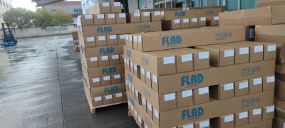 Cina Autoadesivo autoadesivo calandrato monomerico 100mic del vinile che stampa carta sintetica in vendita
