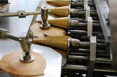 China Machine van het de Kegelbaksel van het roestvrij staal de Automatische Roomijs Te koop