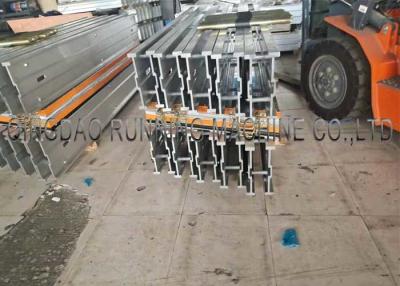China 1800mm van de het Koordriem van het Breedte Rubberstaal Gezamenlijke de MachineTransportband die Pers verbinden Te koop