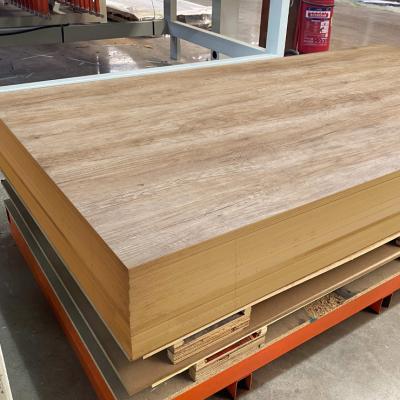 China Natural Oak Melamine MDF Board Stain Resistant For Wardrobes CE FSC Certified for sale