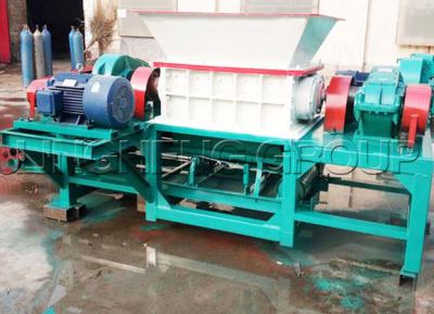 China Ling Heng Machinery LHSSM-600 Twin-Shaft Shredder Machine widely used in area of waste plastic, waste rubber, wood, crop for sale