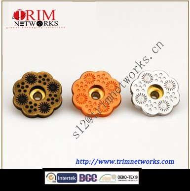 China Alloy snap 17.8MM HVB Orange copper/HVB Nickle/HVB Anti-brass surface with flower pattern round fashion metal button for sale