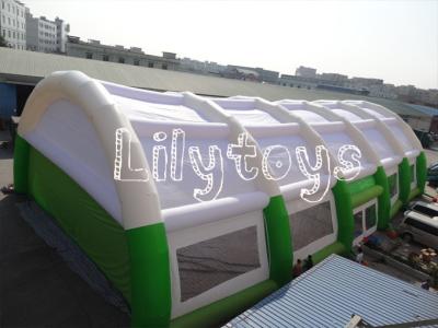 Cina tenda gonfiabile gigante blu bianca del grado commerciale grande/tela cerata del PVC tenda del prato inglese in vendita