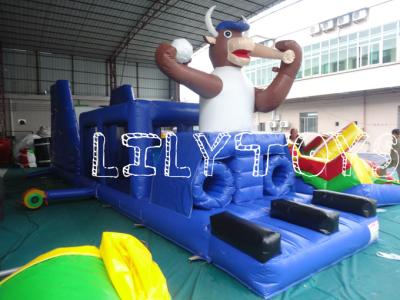 中国 子供のための刺激ポリ塩化ビニールの膨脹可能な障害物コースの牛障害 販売のため