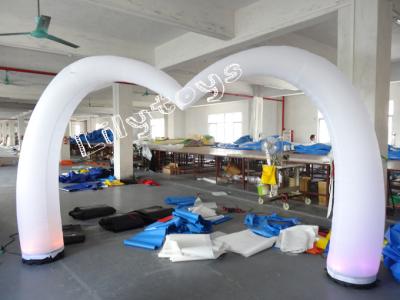 Cina Il LED ha acceso la pubblicità gonfiabile bianca dell'arco per i giochi gonfiabili del PVC in vendita