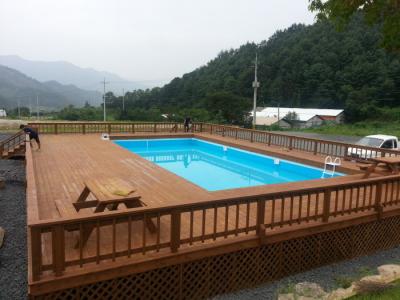 Cina I genitori scherza il ventilatore gonfiabile delle piscine della pagina del metallo per il mondo di galleggiamento dell'acqua in vendita