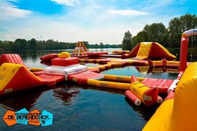 Cina Parco gonfiabile all'aperto dell'acqua per il centro di spettacolo gonfiabile dello sport acquatico in vendita