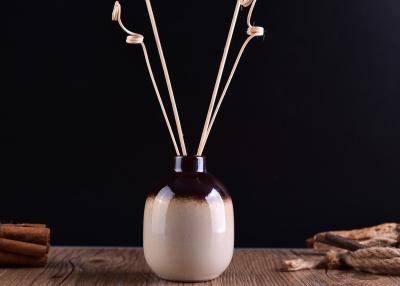 中国 オイルの装飾的なReedの拡散器は変移によって艶をかけられる芳香の陶磁器をびん詰めにします 販売のため