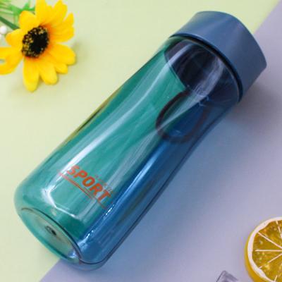 Cina La bevanda di plastica portatile del ODM dell'OEM imbottiglia con la maniglia della corda del silicio in vendita
