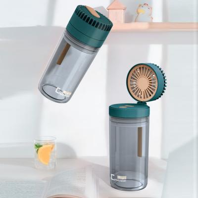 Cina Bottiglie di acqua portatili di plastica con il vento differente di velocità del fan 3 in vendita