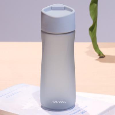 Cina Bottiglie dinamiche a spirale di Matte Texture Plastic Portable Water di forma in vendita