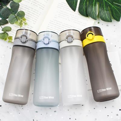 Cina Matte Texture Plastic Portable Water imbottiglia con 450ml la capacità 15OZ in vendita