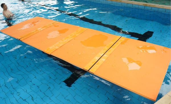 Quality Polyethylene 16x5 Spliced Foam Floating Mat , Swimming Foam Pool Floating Mattress for sale