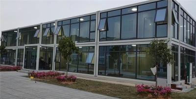 China Casa de lujo con ventanas de aluminio y diseño moderno. en venta