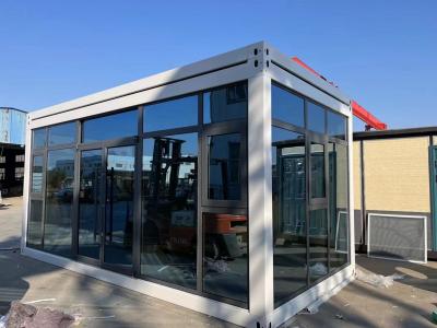 China Casa de lujo con ventanas de aluminio y diseño moderno. en venta