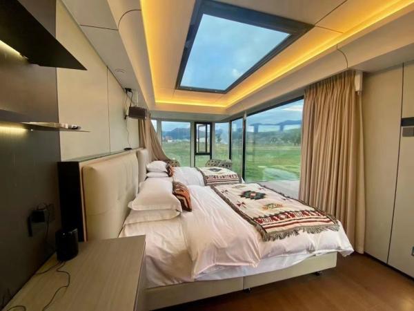 Quality Customized Outdoor Glass Bright Cottage Camping Hotel for Couples Holiday for sale