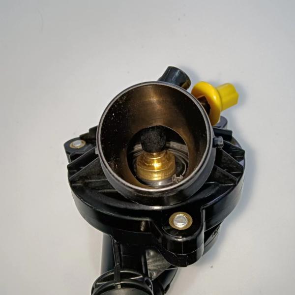 Quality Car Engine Coolant Thermostat Housing Assembly for BMW X6 Year 2006-2013 Metal for sale
