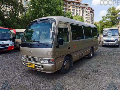China 23-29 Sitze benutzter benutzter Bus Toyota-Bus-Toyotas Küstenmotorschiff mit innerer Luxusdekoration zu verkaufen