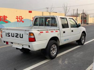 Cina Sedili Isuzu Pickup dell'emissione 5 dell'EURO III di Mode Diesel Engine del driver di Isuzu Trucks 4×4 della seconda mano in vendita