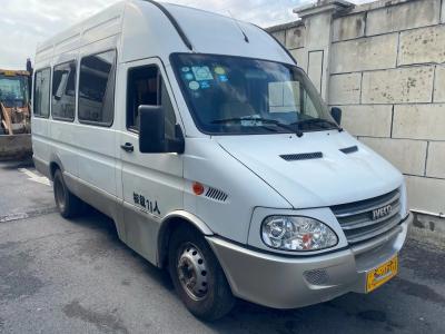 中国 秒針のMiniヴァンFront Engine 11座席後部ドア交互計算の高い屋根140hpはイヴェコのミニバスNJ6604を使用した 販売のため