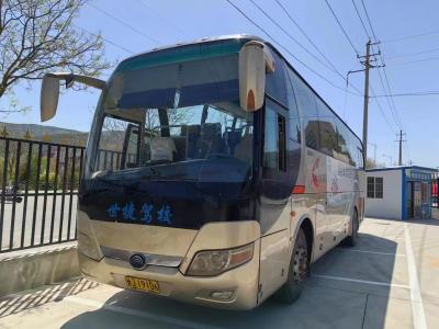 China Tweede Handbus 47 Zetels verdubbelt Deuren die Bus ZK6107 verzegelen van Yutong van de VensterAirconditioner de Gouden Kleur Gebruikte Te koop