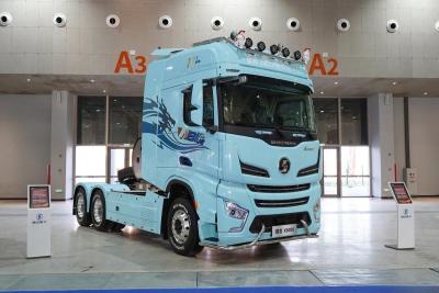 China Shacman X6000 Tractor Truck Diesel 700 Hp 6X4 LNG AMT High Roof Single Row And Half Seats for sale