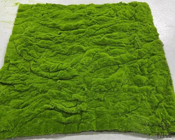 Tappeto di fondo per decorazioni esterne con muschio emulativo verde