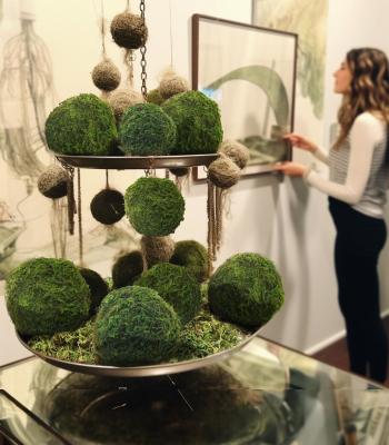 Cina Logo personalizzato accettato Nuovo design Marimo palla di muschio artificiale per la decorazione del centro commerciale in vendita