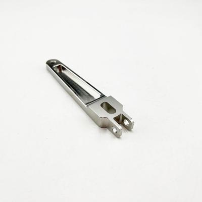 Cina Parti di macchine per la lavorazione dei metalli Fender Strut for Softail Aluminium CNC Machinery in vendita