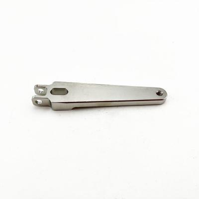 Cina Parti di macchine per la lavorazione dei metalli Fender Strut for Softail Aluminium CNC Machinery in vendita