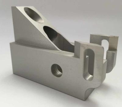 Cina Fabbricazione in alluminio per la lavorazione CNC con /-0,05 mm Tolleranza e richiesta di personalizzazione in vendita