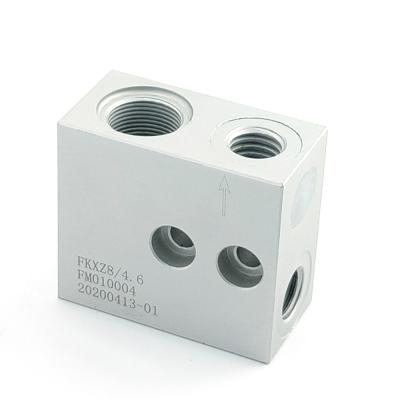 China Präzisions-CNC-bearbeitetes Aluminium-hydraulisches Gelenkblock mit Toleranz von /-0,005 mm zu verkaufen
