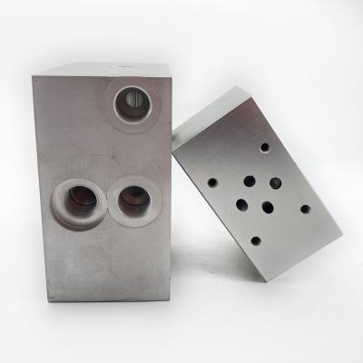 Cina Blocco manifold personalizzato ad alta precisione di parti idrauliche per l'usinaggio CNC a Ningbo in vendita