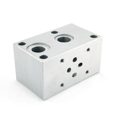Cina Richiesta personalizzata Blocco idraulico Valvola Manifold Blocco con finitura superficiale pulita Burr in vendita