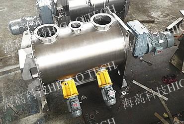 ribbon mixer with oil spray system