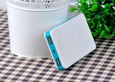 中国 Universial は力銀行 6000mah の白く細いバックアップ非常指揮権銀行をカスタマイズしました 販売のため