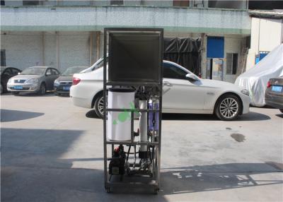 Cina Piccola attrezzatura di desalificazione dell'acqua di mare per bere 500L per capacità di ora in vendita