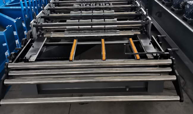 Leveling part of the R101 rolling machine