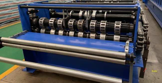 Leveling part of the metal decking machine