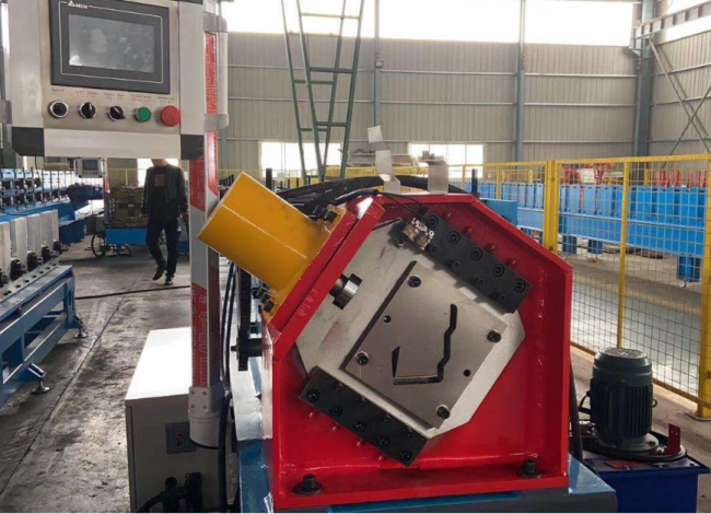 Rain gutter rolling forming machine