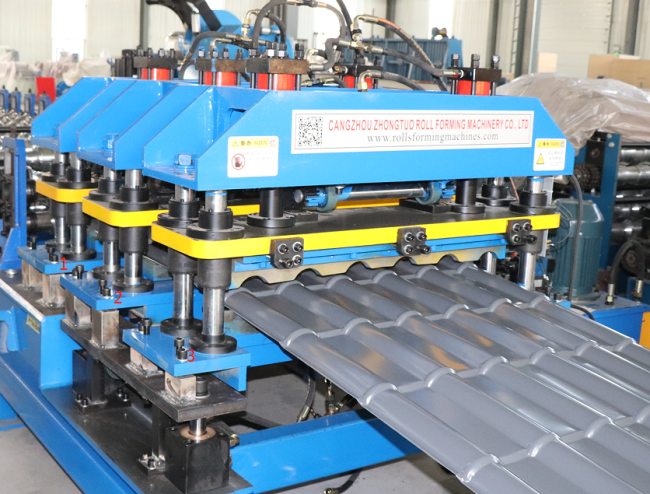 Resin design high speed step tile rolling forming machine 