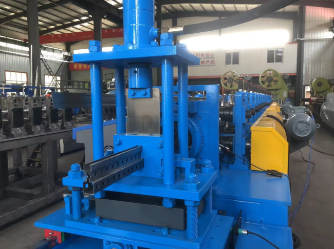 Upright rolling forming machine 