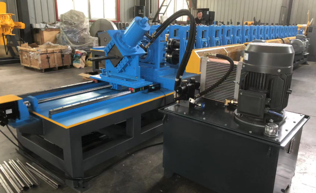 Z beam rolling forming machine