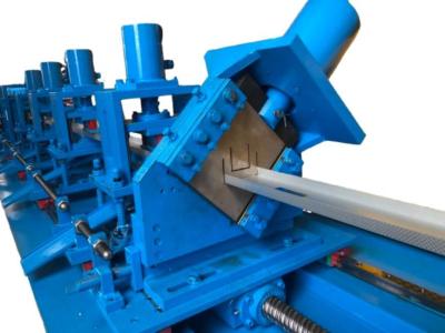 Китай Высококачественный слотный штурвал и трассовый ролик для формирования машины для положительного прикрепления и прочности стены продается