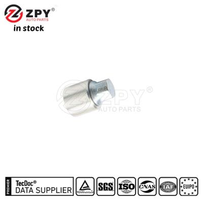 Cina Bullone ruota in acciaio legato ad alta resistenza ZPY con design filettatura preciso OE NO. 4F0698139811M per modelli Audi in vendita