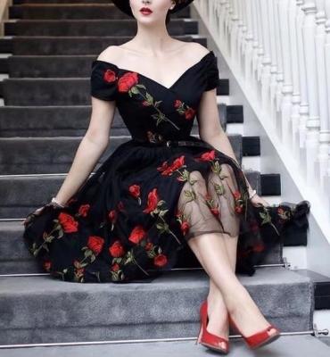 Cina Produttore di abbigliamento minimo basso Women ' S che pareggia il pizzo senza maniche della spalla con i vestiti da Embriodery in vendita