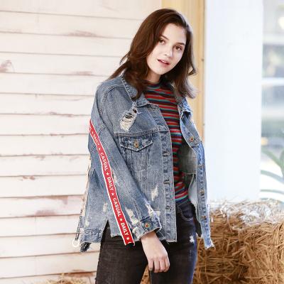 Cina la fabbrica su ordinazione Cina dell'abbigliamento ha stampato le signore che di personalità i rivestimenti ricopre il rivestimento adatto sciolto del denim del BF in vendita