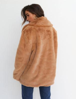 Cina Cappotto femminile della lana del risvolto della peluche di produzione dell'abbigliamento Polyetser 100% S-3XL per l'inverno in vendita